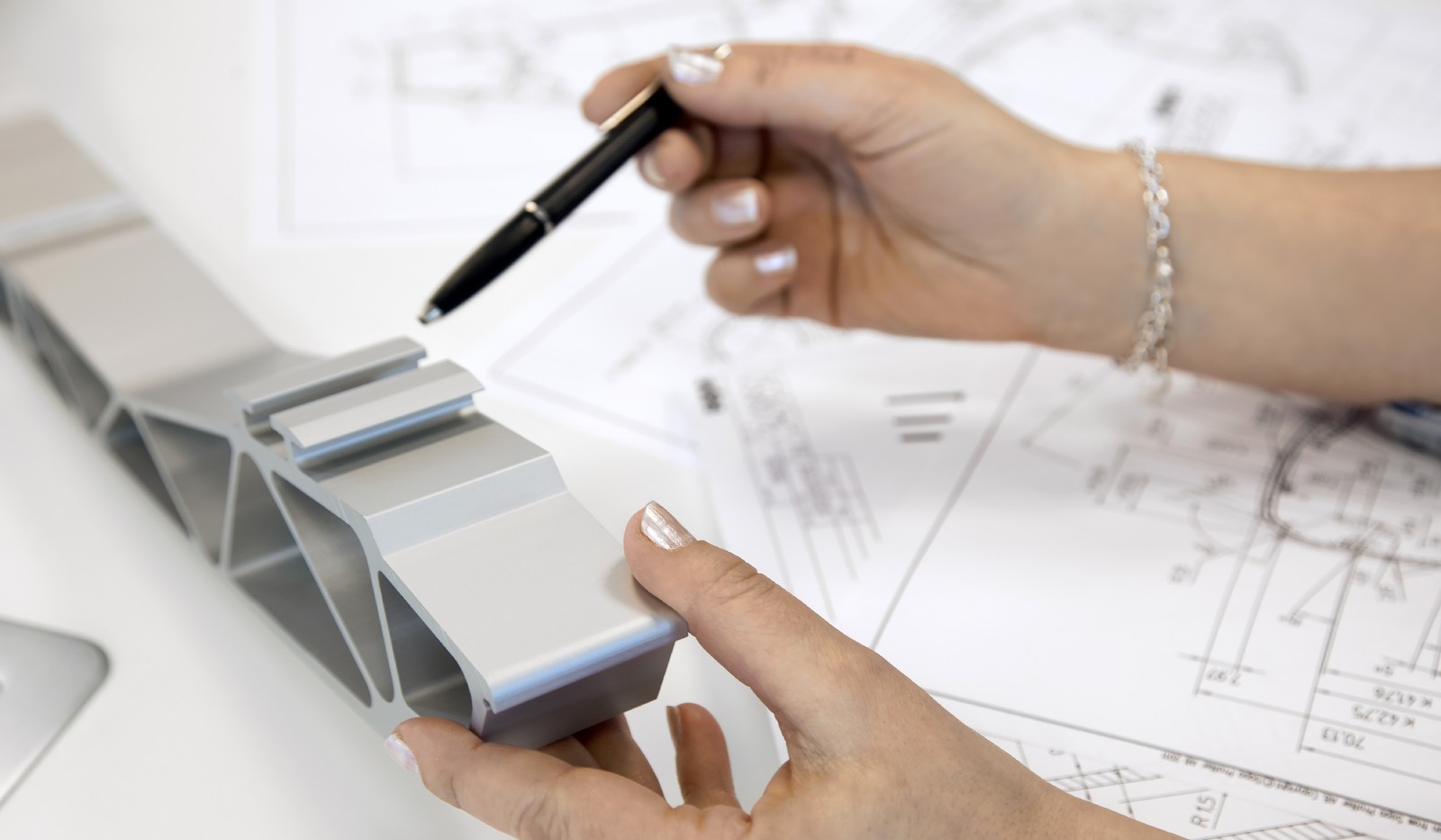 How to design curved aluminium profiles