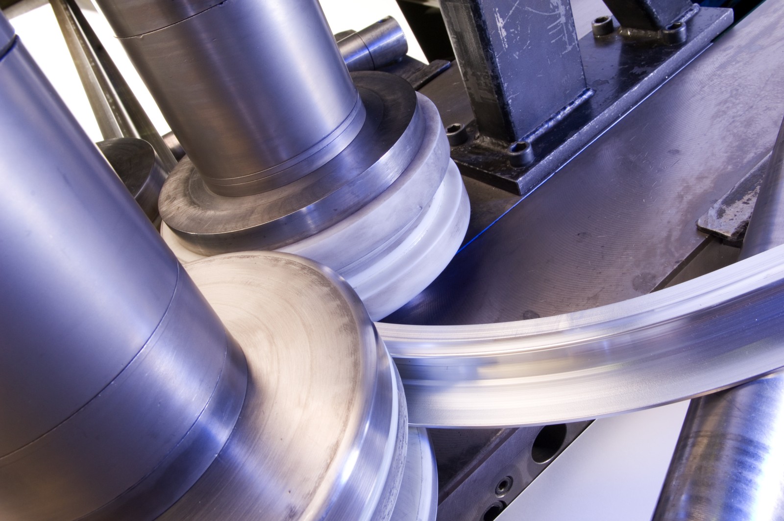 How to design curved aluminium profiles